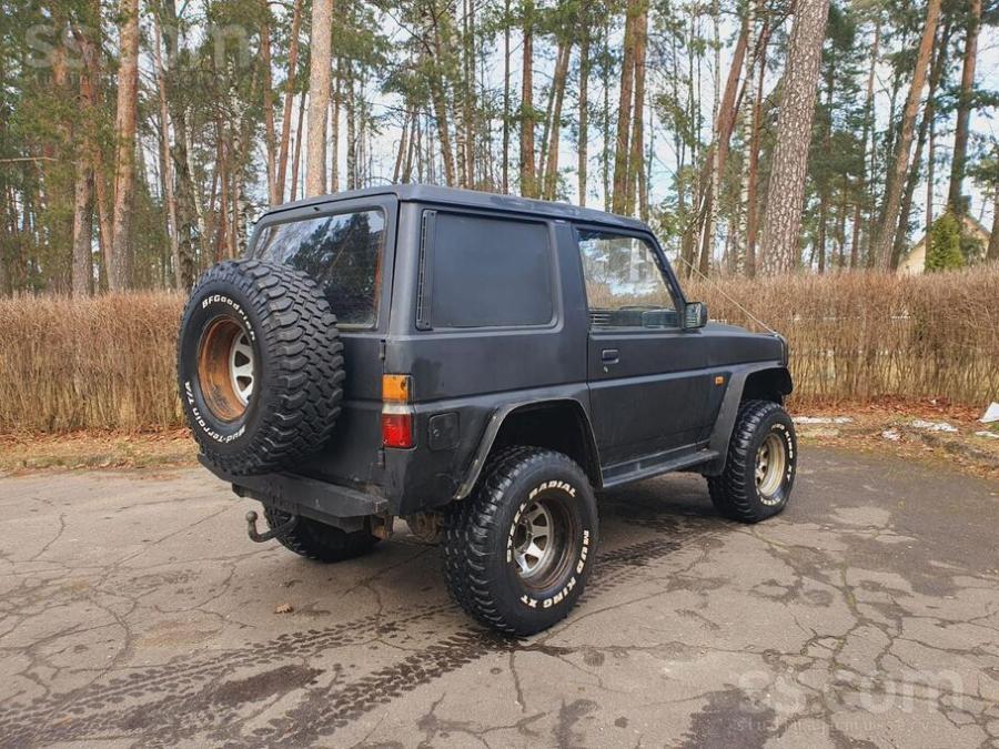 Black Daihatsu Rocky 1996 in Riga, with an engine capacity of 3.00 L and mileage of 233 thousand km for 2500 €, photo 3 on AUTOMOTO.COM.LV