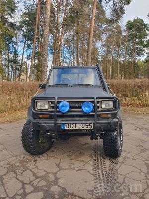 Black Daihatsu Rocky 1996 in Riga, with an engine capacity of 3.00 L and mileage of 233 thousand km for 2500 €, photo 4 on AUTOMOTO.COM.LV