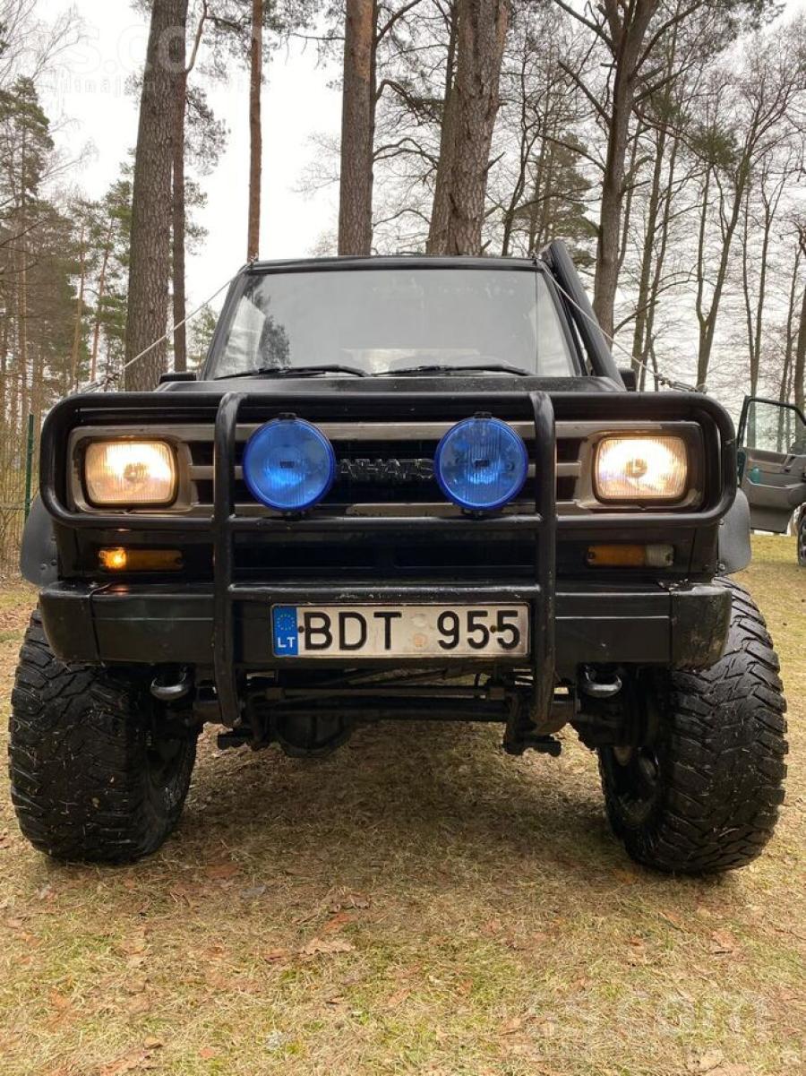 Black Daihatsu Rocky 1996 in Riga, with an engine capacity of 3.00 L and mileage of 233 thousand km for 2500 €, photo 11 on AUTOMOTO.COM.LV