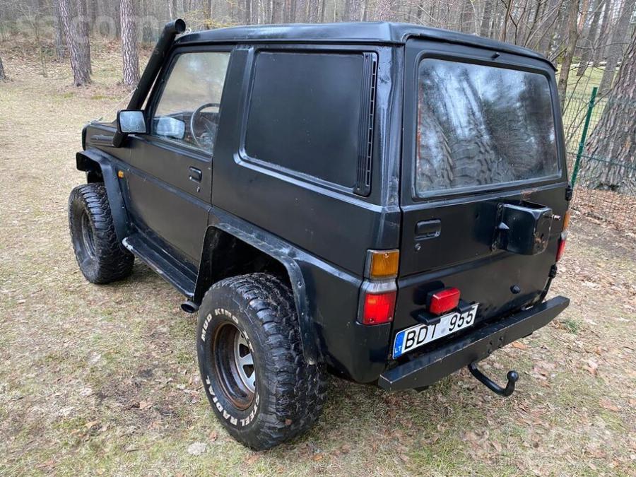 Black Daihatsu Rocky 1996 in Riga, with an engine capacity of 3.00 L and mileage of 233 thousand km for 2500 €, photo 12 on AUTOMOTO.COM.LV