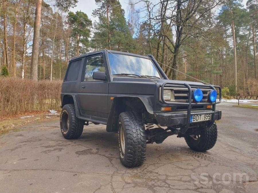 Black Daihatsu Rocky 1996 in Riga, with an engine capacity of 3.00 L and mileage of 233 thousand km for 2500 €, photo 15 on AUTOMOTO.COM.LV