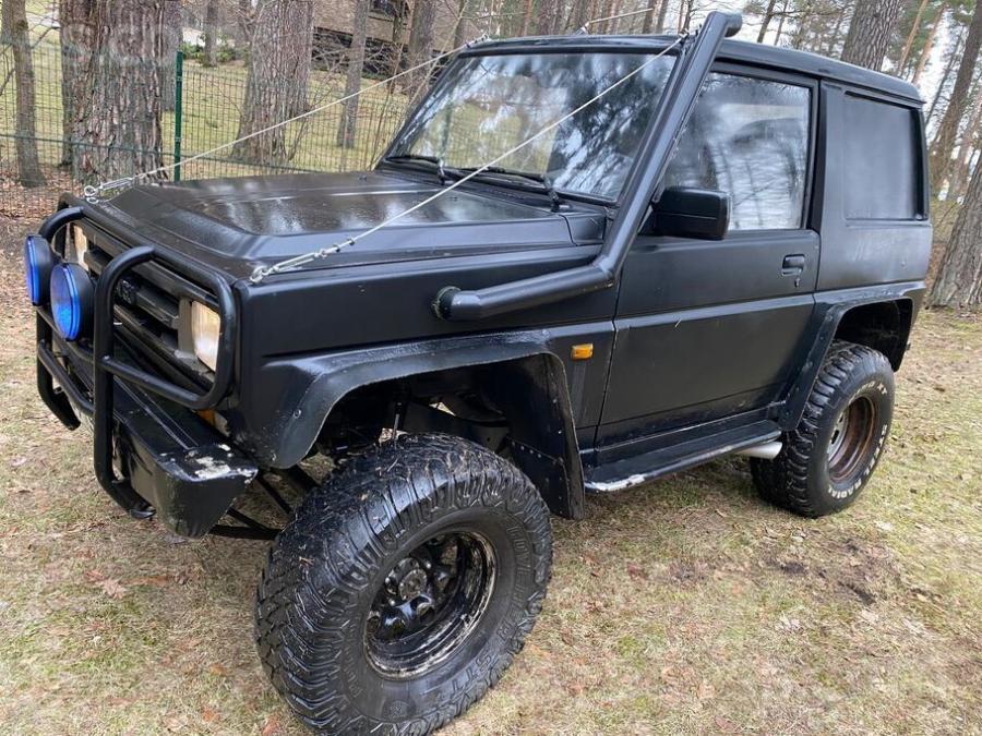 Black Daihatsu Rocky 1996 in Riga, with an engine capacity of 3.00 L and mileage of 233 thousand km for 2500 €, photo 22 on AUTOMOTO.COM.LV