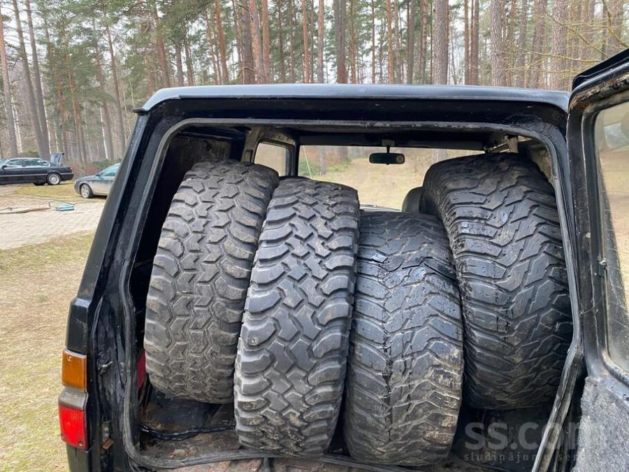 Melns Daihatsu Rocky 1996 Rīga, ar dzinēja tilpumu 3.00 L un nobraukumu 233 tūkst. km par 1950 €, foto 18 vietnē AUTOMOTO.COM.LV