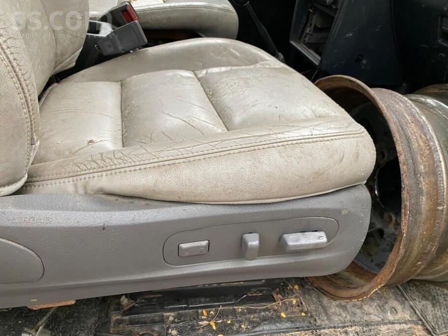 Melns Daihatsu Rocky 1996 Rīga, ar dzinēja tilpumu 3.00 L un nobraukumu 233 tūkst. km par 1950 €, foto 24 vietnē AUTOMOTO.COM.LV