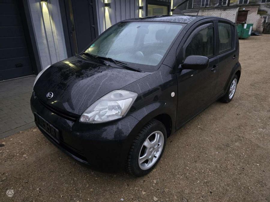 Black Daihatsu Sirion 2009 in Kelme, with an engine capacity of 1.30 L and mileage of 211 thousand km for 1700 €, photo 1 on AUTOMOTO.COM.LV