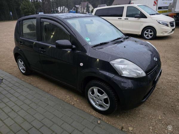 Melns Daihatsu Sirion 2009 Kelmė, ar dzinēja tilpumu 1.30 L un nobraukumu 211 tūkst. km par 1700 €, foto 2 vietnē AUTOMOTO.COM.LV