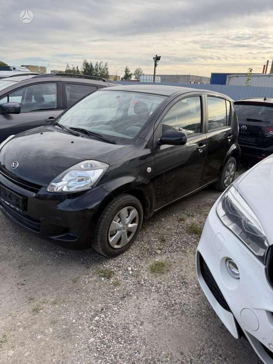 Black Daihatsu Sirion 2011 in Jurbarkas, with an engine capacity of 1.00 L and mileage of 220 thousand km for 1599 €, photo 4 on AUTOMOTO.COM.LV
