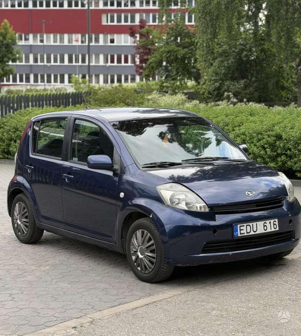 Zils Daihatsu Sirion 2006 Viļņa, ar dzinēja tilpumu 1.30 L un nobraukumu 165 tūkst. km par 890 €, foto 1 vietnē AUTOMOTO.COM.LV