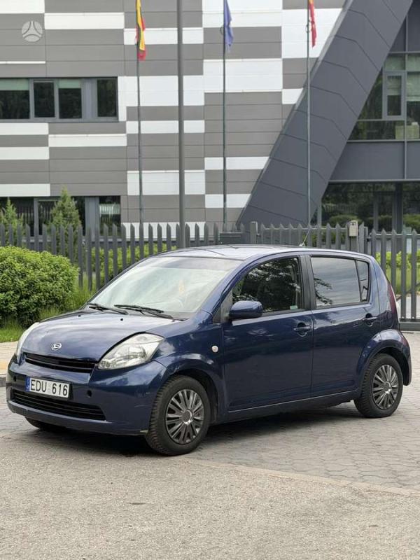 Zils Daihatsu Sirion 2006 Viļņa, ar dzinēja tilpumu 1.30 L un nobraukumu 165 tūkst. km par 890 €, foto 3 vietnē AUTOMOTO.COM.LV
