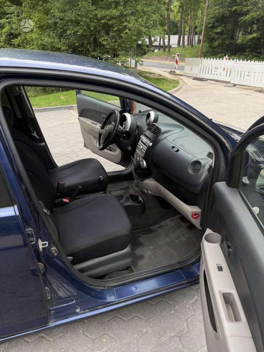 Blue Daihatsu Sirion 2006 in Vilnius, with an engine capacity of 1.30 L and mileage of 165 thousand km for 890 €, photo 10 on AUTOMOTO.COM.LV