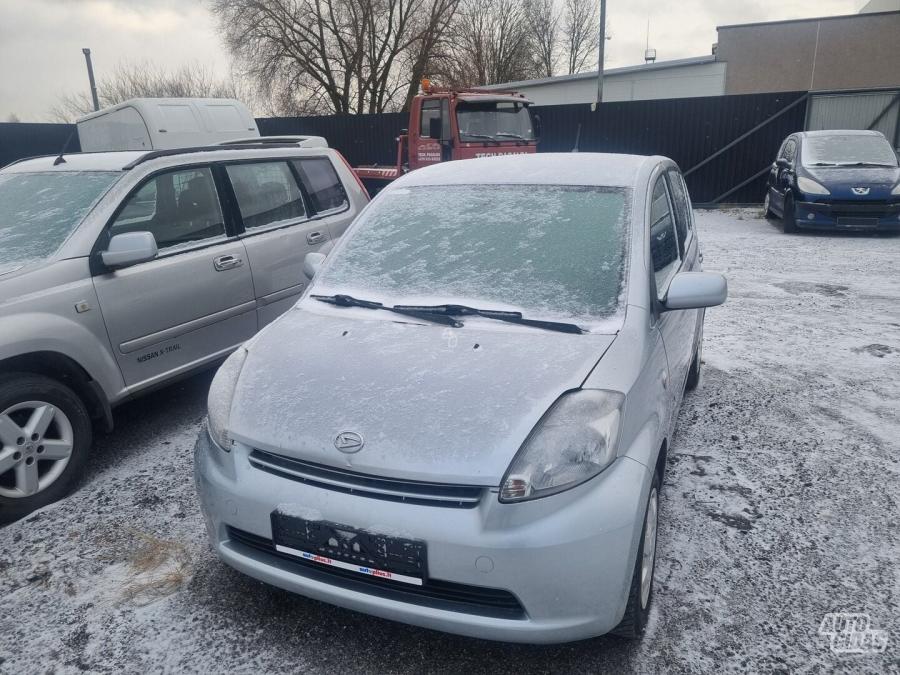 Pelēks Daihatsu Sirion 2006 Kauņa, ar dzinēja tilpumu 1.30 L un nobraukumu 200 tūkst. km par 1100 €, foto 1 vietnē AUTOMOTO.COM.LV