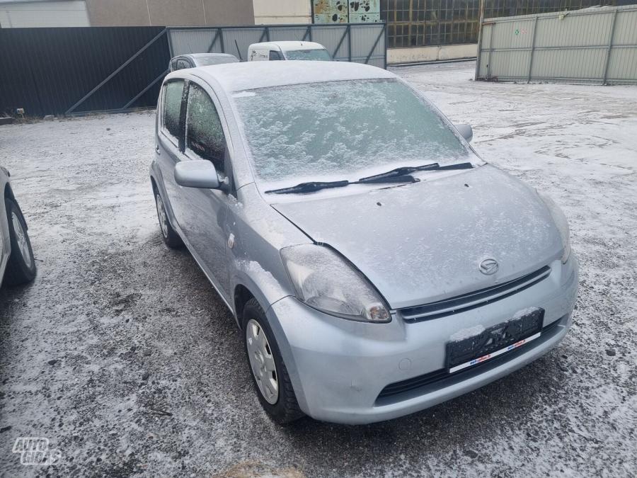 Pelēks Daihatsu Sirion 2006 Kauņa, ar dzinēja tilpumu 1.30 L un nobraukumu 200 tūkst. km par 1100 €, foto 4 vietnē AUTOMOTO.COM.LV