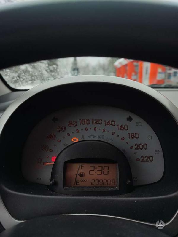 Pelēks Daihatsu Sirion 2007 Viļņa, ar dzinēja tilpumu 1.00 L un nobraukumu 239 tūkst. km par 1200 €, foto 9 vietnē AUTOMOTO.COM.LV