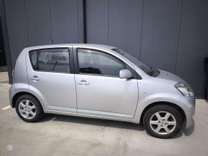Pelēks Daihatsu Sirion 2008 Kauņa, ar dzinēja tilpumu 1.30 L un nobraukumu 176 tūkst. km par 1999 €, foto 3 vietnē AUTOMOTO.COM.LV