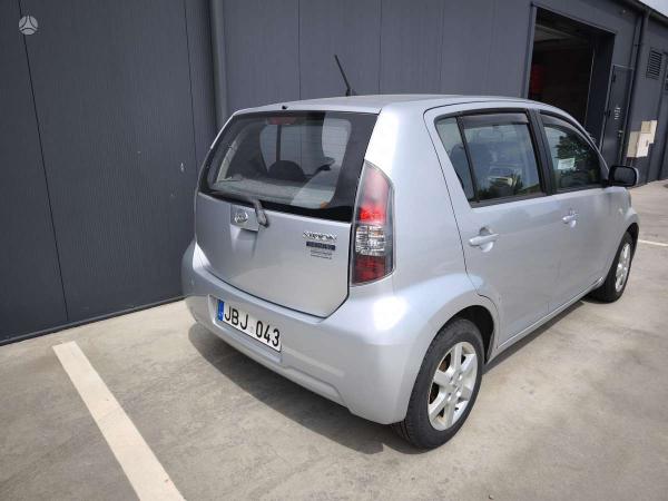 Pelēks Daihatsu Sirion 2008 Kauņa, ar dzinēja tilpumu 1.30 L un nobraukumu 176 tūkst. km par 1999 €, foto 3 vietnē AUTOMOTO.COM.LV