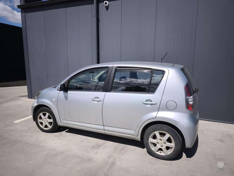 Pelēks Daihatsu Sirion 2008 Kauņa, ar dzinēja tilpumu 1.30 L un nobraukumu 176 tūkst. km par 1999 €, foto 6 vietnē AUTOMOTO.COM.LV