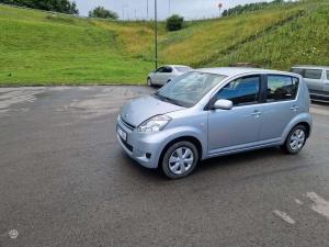 Pelēks Daihatsu Sirion 2008 Kauņa, ar dzinēja tilpumu 1.00 L un nobraukumu 151 tūkst. km par 1350 €, foto  vietnē AUTOMOTO.COM.LV