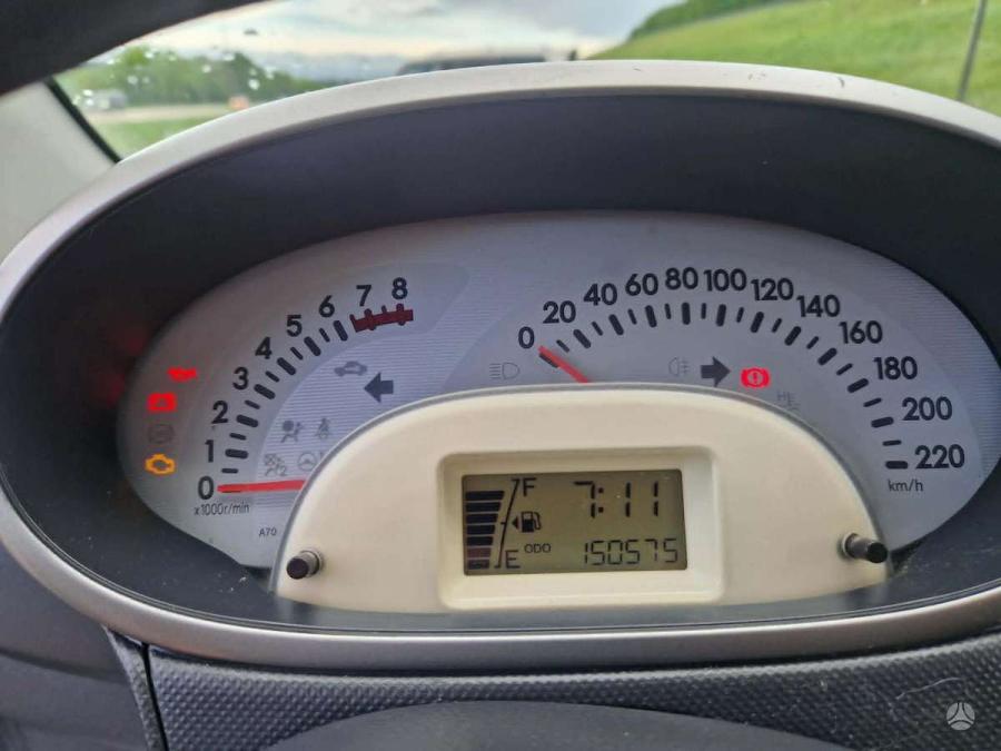 Grey Daihatsu Sirion 2008 in Kaunas, with an engine capacity of 1.00 L and mileage of 151 thousand km for 1350 €, photo 3 on AUTOMOTO.COM.LV