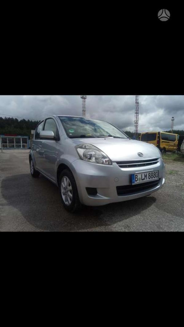 Pelēks Daihatsu Sirion 2009 Viļņa, ar dzinēja tilpumu 1.30 L un nobraukumu 96 tūkst. km par 3950 €, foto 1 vietnē AUTOMOTO.COM.LV