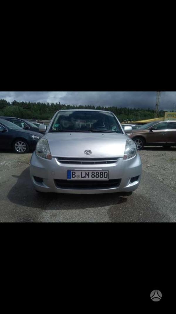 Pelēks Daihatsu Sirion 2009 Viļņa, ar dzinēja tilpumu 1.30 L un nobraukumu 96 tūkst. km par 3950 €, foto 2 vietnē AUTOMOTO.COM.LV