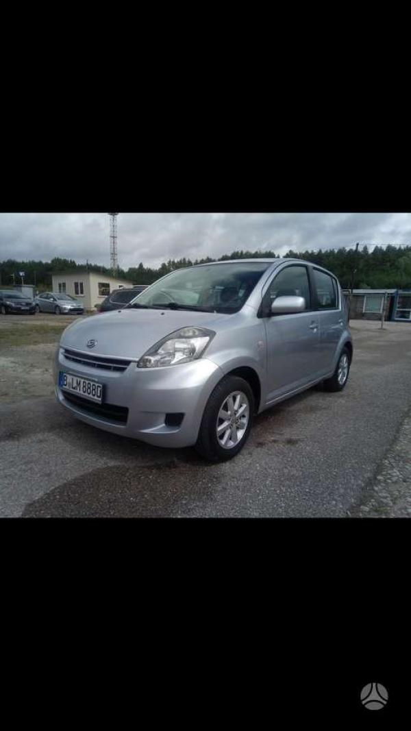 Pelēks Daihatsu Sirion 2009 Viļņa, ar dzinēja tilpumu 1.30 L un nobraukumu 96 tūkst. km par 3950 €, foto 3 vietnē AUTOMOTO.COM.LV