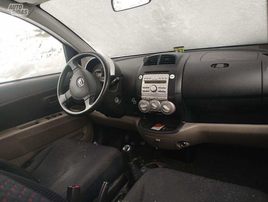 Daihatsu Sirion 2005 Viļņa, ar dzinēja tilpumu 1.00 L un nobraukumu 188 tūkst. km par 500 €, foto 11 vietnē AUTOMOTO.COM.LV