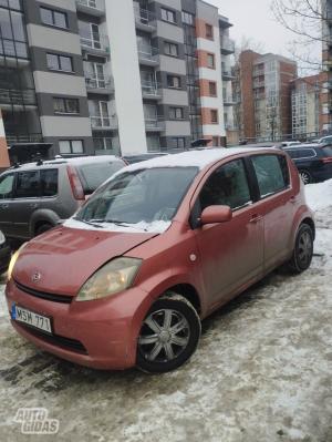 Daihatsu Sirion 2005 Viļņa, ar dzinēja tilpumu 1.00 L un nobraukumu 188 tūkst. km par 480 €, foto  vietnē AUTOMOTO.COM.LV