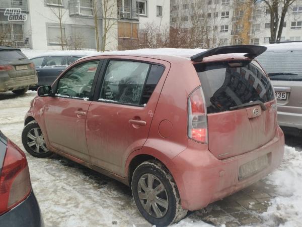 Daihatsu Sirion 2005 Viļņa, ar dzinēja tilpumu 1.00 L un nobraukumu 225 tūkst. km par 400 €, foto 4 vietnē AUTOMOTO.COM.LV