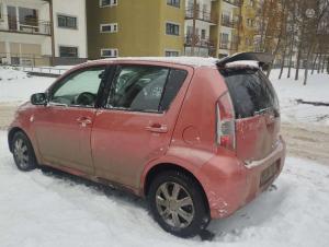 Red Daihatsu Sirion 2005 in Vilnius, with an engine capacity of 1.00 L and mileage of 181 thousand km for 750 €, photo 2 on AUTOMOTO.COM.LV