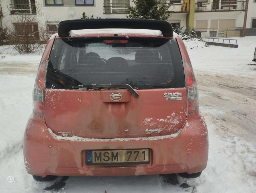 Red Daihatsu Sirion 2005 in Vilnius, with an engine capacity of 1.00 L and mileage of 181 thousand km for 750 €, photo 6 on AUTOMOTO.COM.LV