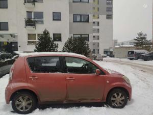Red Daihatsu Sirion 2005 in Vilnius, with an engine capacity of 1.00 L and mileage of 181 thousand km for 750 €, photo 7 on AUTOMOTO.COM.LV