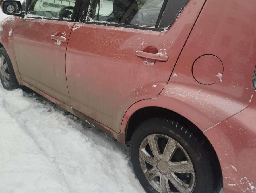 Red Daihatsu Sirion 2005 in Vilnius, with an engine capacity of 1.00 L and mileage of 181 thousand km for 750 €, photo 10 on AUTOMOTO.COM.LV