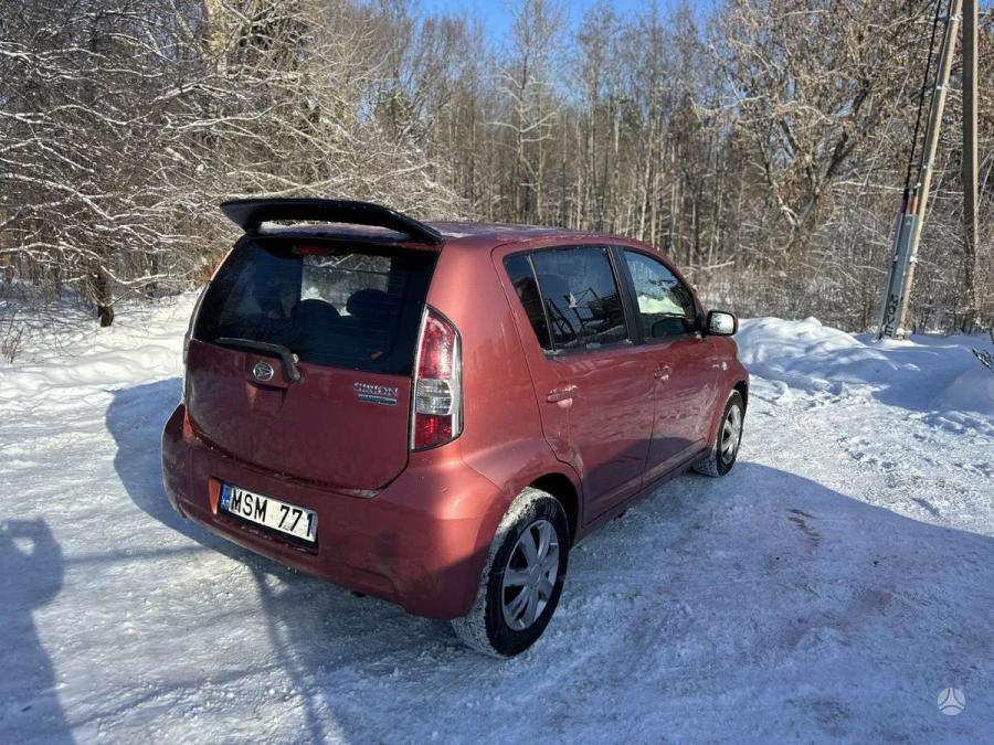 Yellow Daihatsu Sirion 2005 in Vilnius, with an engine capacity of 1.00 L and mileage of 225 thousand km for 590 €, photo 1 on AUTOMOTO.COM.LV