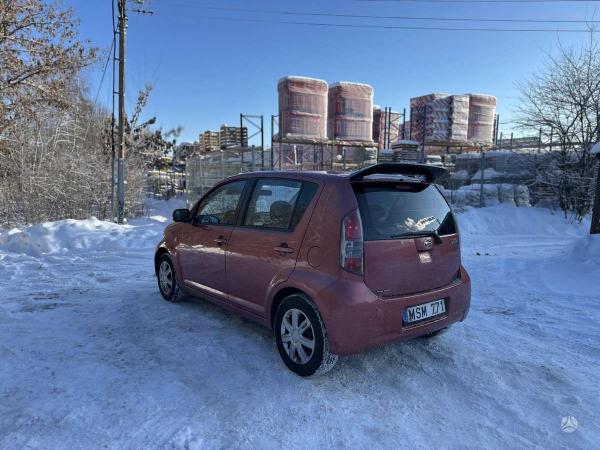 Yellow Daihatsu Sirion 2005 in Vilnius, with an engine capacity of 1.00 L and mileage of 225 thousand km for 590 €, photo 3 on AUTOMOTO.COM.LV
