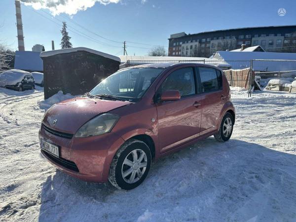 Yellow Daihatsu Sirion 2005 in Vilnius, with an engine capacity of 1.00 L and mileage of 225 thousand km for 590 €, photo 4 on AUTOMOTO.COM.LV