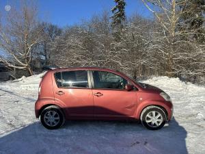 Yellow Daihatsu Sirion 2005 in Vilnius, with an engine capacity of 1.00 L and mileage of 225 thousand km for 590 €, photo 5 on AUTOMOTO.COM.LV