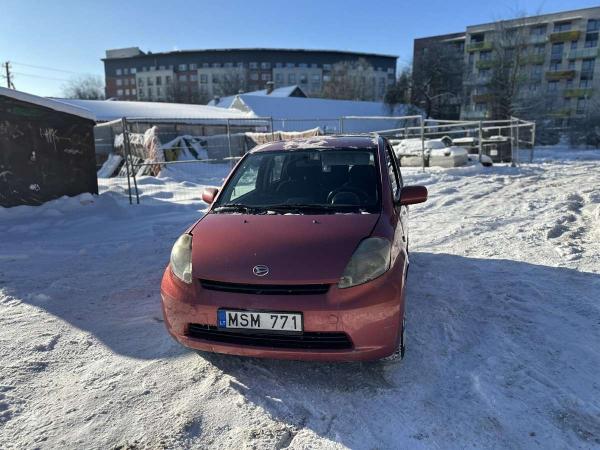 Yellow Daihatsu Sirion 2005 in Vilnius, with an engine capacity of 1.00 L and mileage of 225 thousand km for 590 €, photo 7 on AUTOMOTO.COM.LV