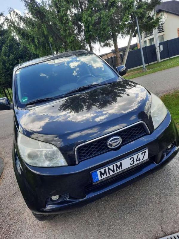 Black Daihatsu Terios 2006 in Anyksciai, with an engine capacity of 1.50 L and mileage of 209 thousand km for 3500 €, photo 3 on AUTOMOTO.COM.LV