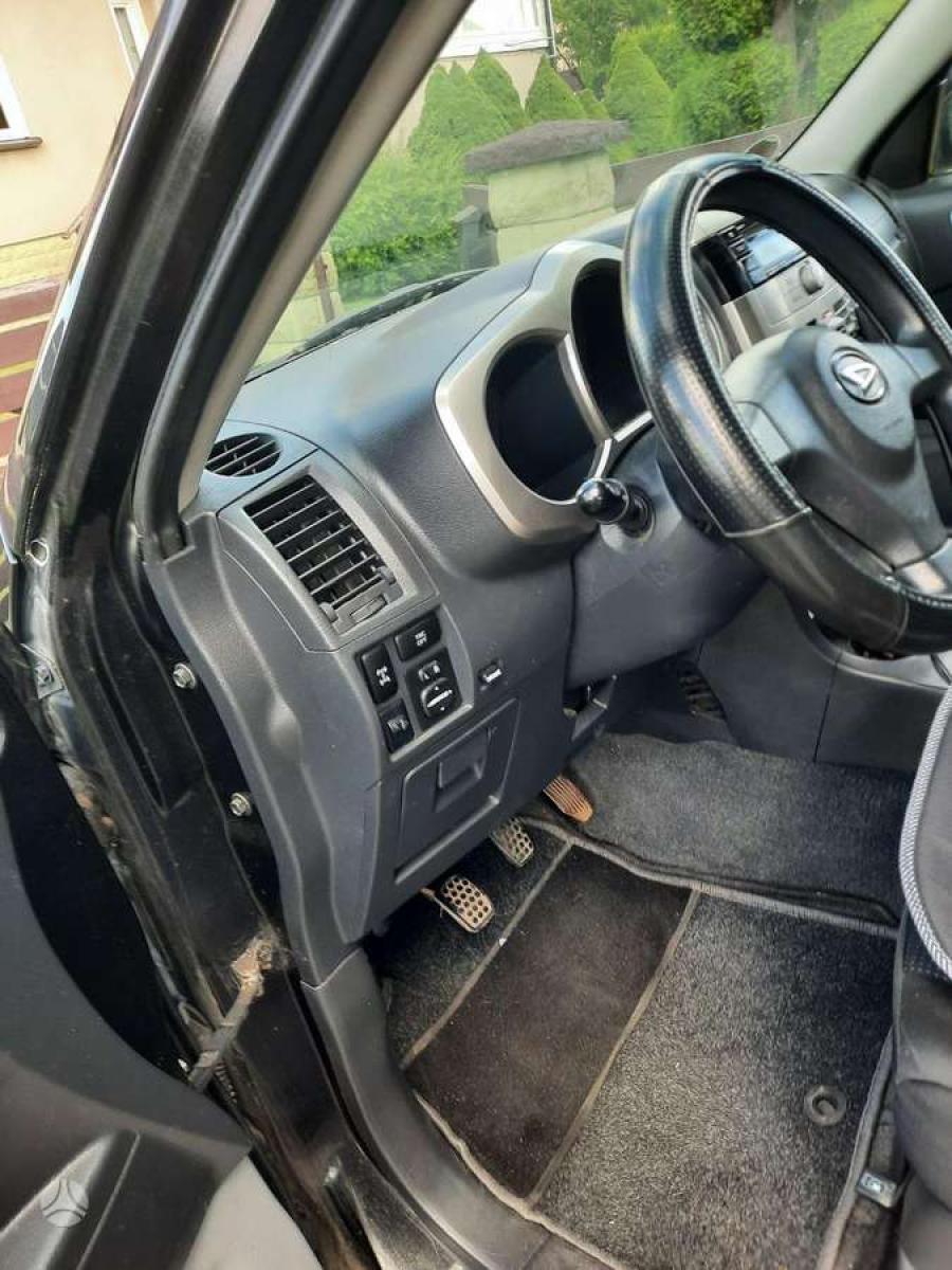 Melns Daihatsu Terios 2006 Anykščiai, ar dzinēja tilpumu 1.50 L un nobraukumu 209 tūkst. km par 3500 €, foto 5 vietnē AUTOMOTO.COM.LV