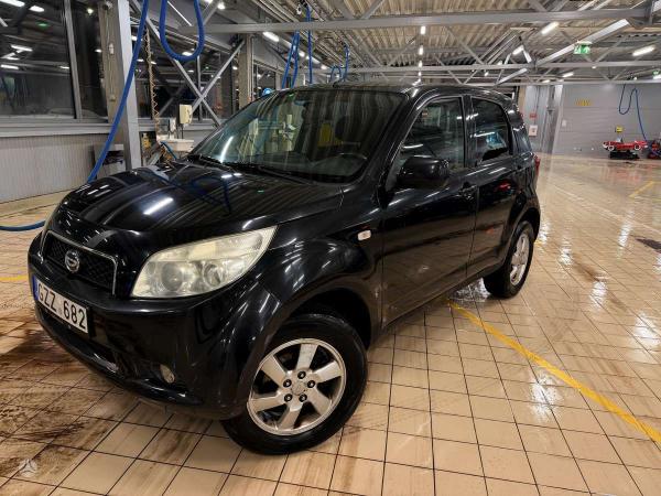 Melns Daihatsu Terios 2007 Viļņa, ar dzinēja tilpumu 1.50 L un nobraukumu 190 tūkst. km par 1650 €, foto 1 vietnē AUTOMOTO.COM.LV