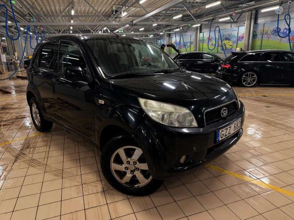Melns Daihatsu Terios 2007 Viļņa, ar dzinēja tilpumu 1.50 L un nobraukumu 190 tūkst. km par 1650 €, foto 2 vietnē AUTOMOTO.COM.LV