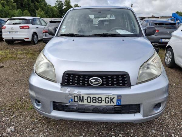 Grey Daihatsu Terios 2009 in Taurage, with an engine capacity of 1.50 L and mileage of 152 thousand km for 1200 €, photo 2 on AUTOMOTO.COM.LV