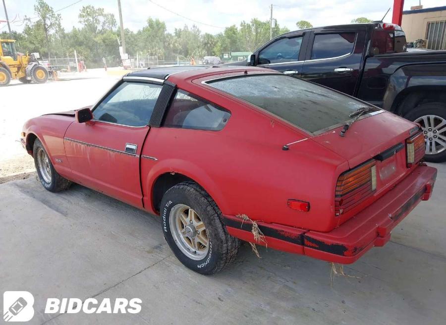 Sarkans Datsun 280Z 1983 Panevēža, ar dzinēja tilpumu 2.75 L un nobraukumu 350 tūkst. km par 6300 €, foto 3 vietnē AUTOMOTO.COM.LV