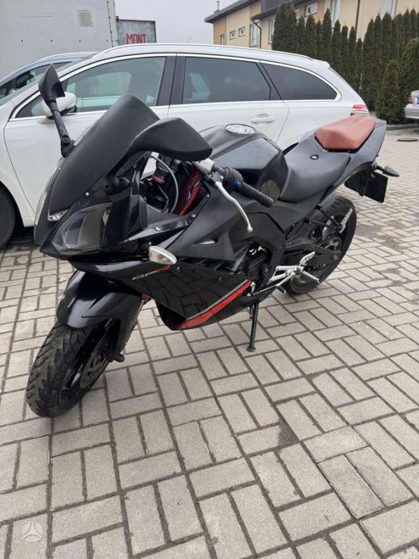 Black Derbi GPR 2012 in Kaunas, with an engine capacity of 0.13 L and mileage of 30 thousand km for 1350 €, photo 1 on AUTOMOTO.COM.LV
