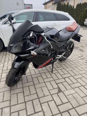 Melns Derbi GPR 2012 Kauņa, ar dzinēja tilpumu 0.13 L un nobraukumu 30 tūkst. km par 1350 €, foto  vietnē AUTOMOTO.COM.LV