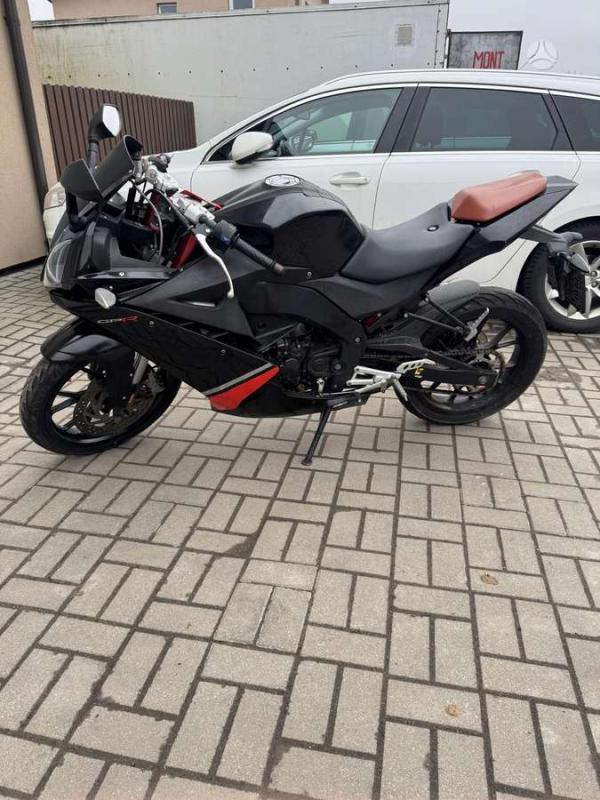 Black Derbi GPR 2012 in Kaunas, with an engine capacity of 0.13 L and mileage of 30 thousand km for 1350 €, photo 2 on AUTOMOTO.COM.LV