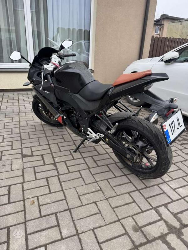 Black Derbi GPR 2012 in Kaunas, with an engine capacity of 0.13 L and mileage of 30 thousand km for 1350 €, photo 3 on AUTOMOTO.COM.LV