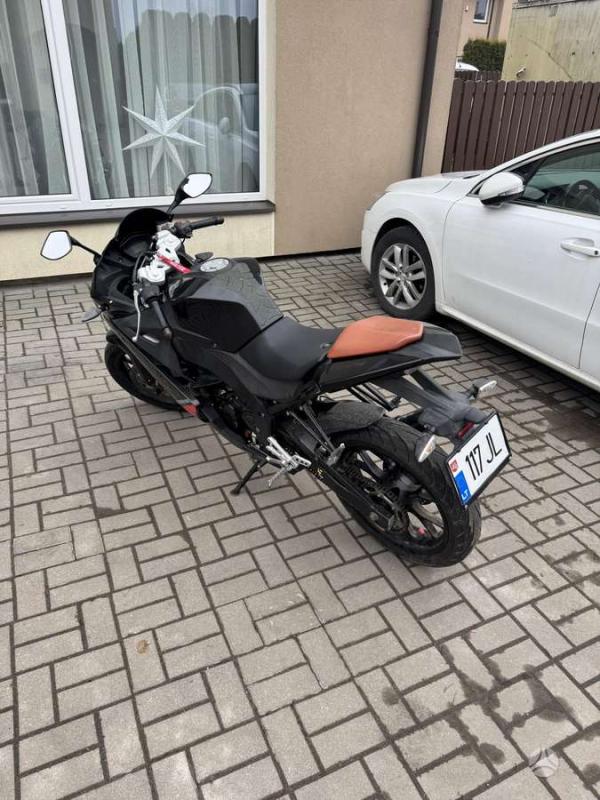 Black Derbi GPR 2012 in Kaunas, with an engine capacity of 0.13 L and mileage of 30 thousand km for 1350 €, photo 4 on AUTOMOTO.COM.LV