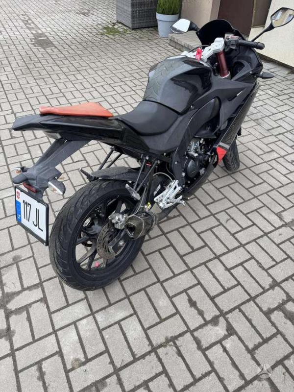 Black Derbi GPR 2012 in Kaunas, with an engine capacity of 0.13 L and mileage of 30 thousand km for 1350 €, photo 5 on AUTOMOTO.COM.LV