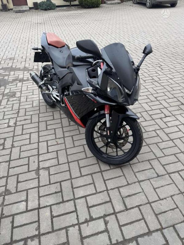 Black Derbi GPR 2012 in Kaunas, with an engine capacity of 0.13 L and mileage of 30 thousand km for 1350 €, photo 7 on AUTOMOTO.COM.LV